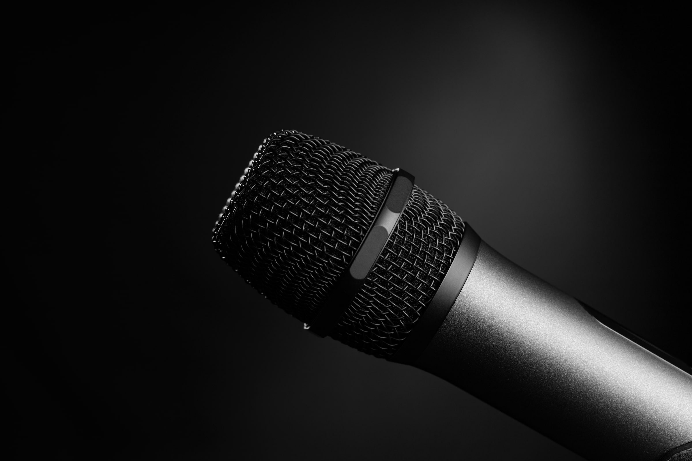 Best Wireless Microphones in the UK for Singing, Speech & Live ...